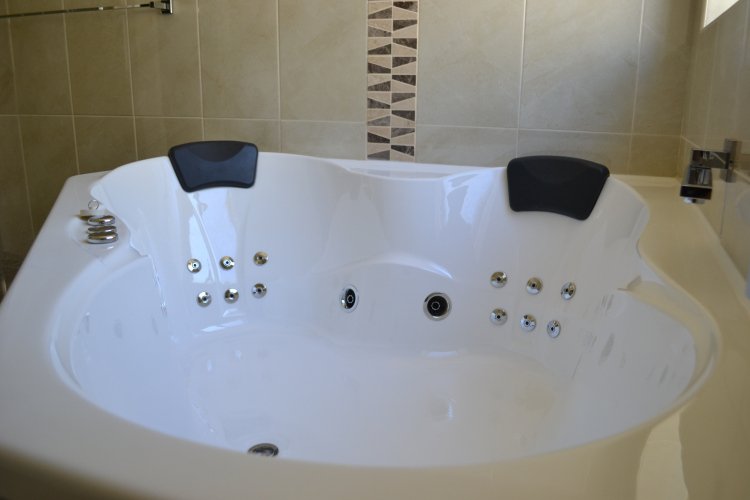 How to Select the Right Type of Bath - On The Ball Bathrooms